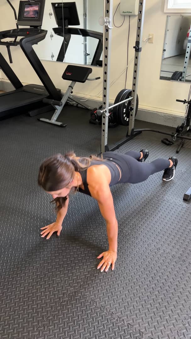 Military (Tricep) Push up on Vimeo