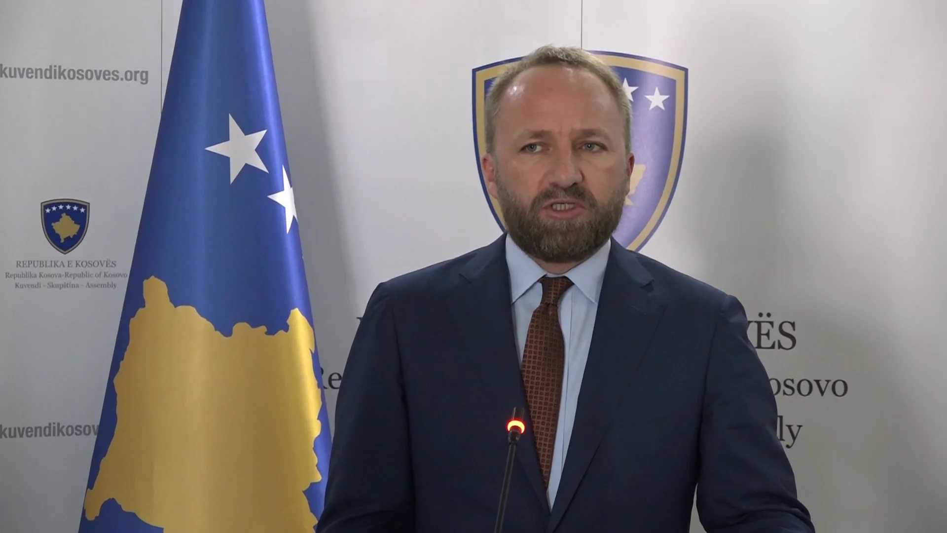 Tahiri thotë se e mbështesin Qeverinë në çështjen e targave nëse ...