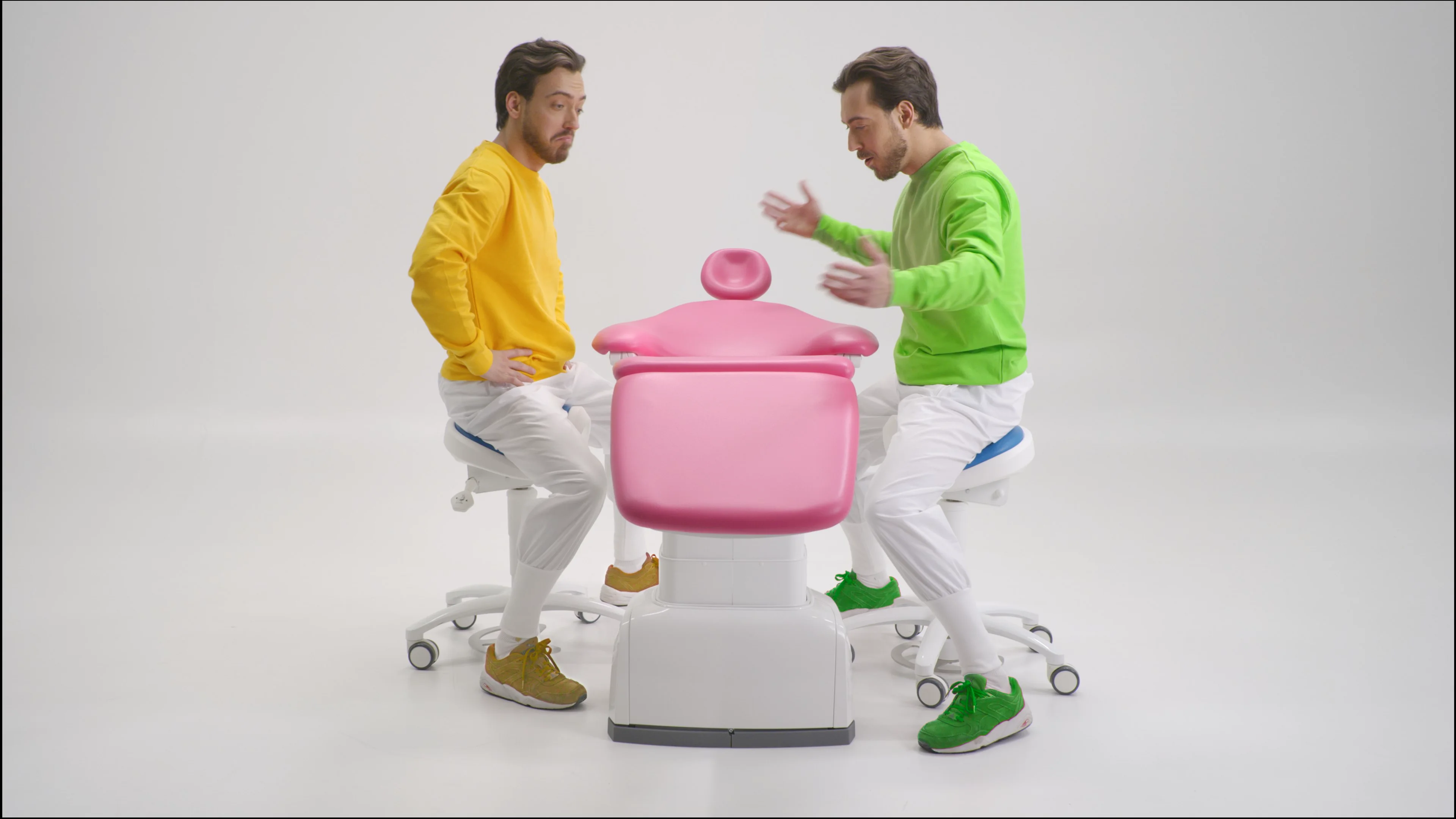 Le fauteuil patient Planmeca Pro50™ Chair on Vimeo