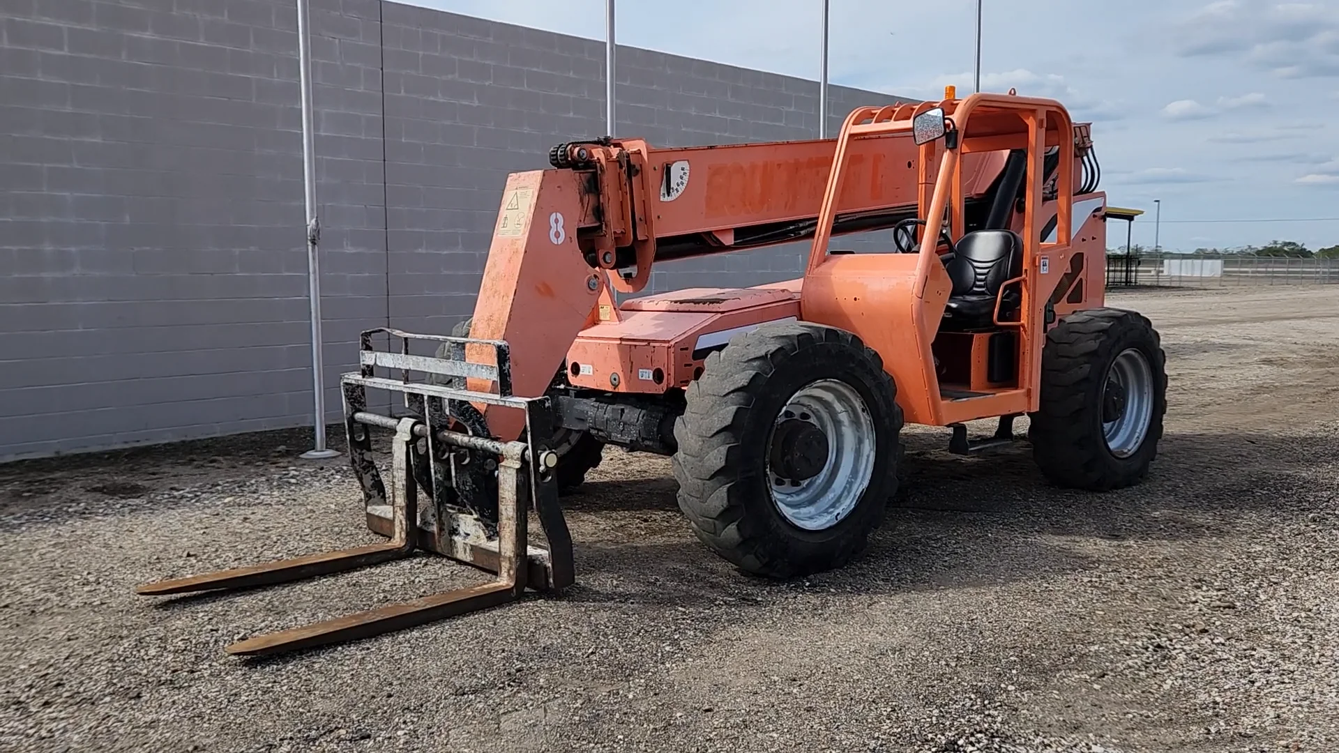 Skytrak 8042 Telehandler - Y&F - Texas Dec 22 on Vimeo