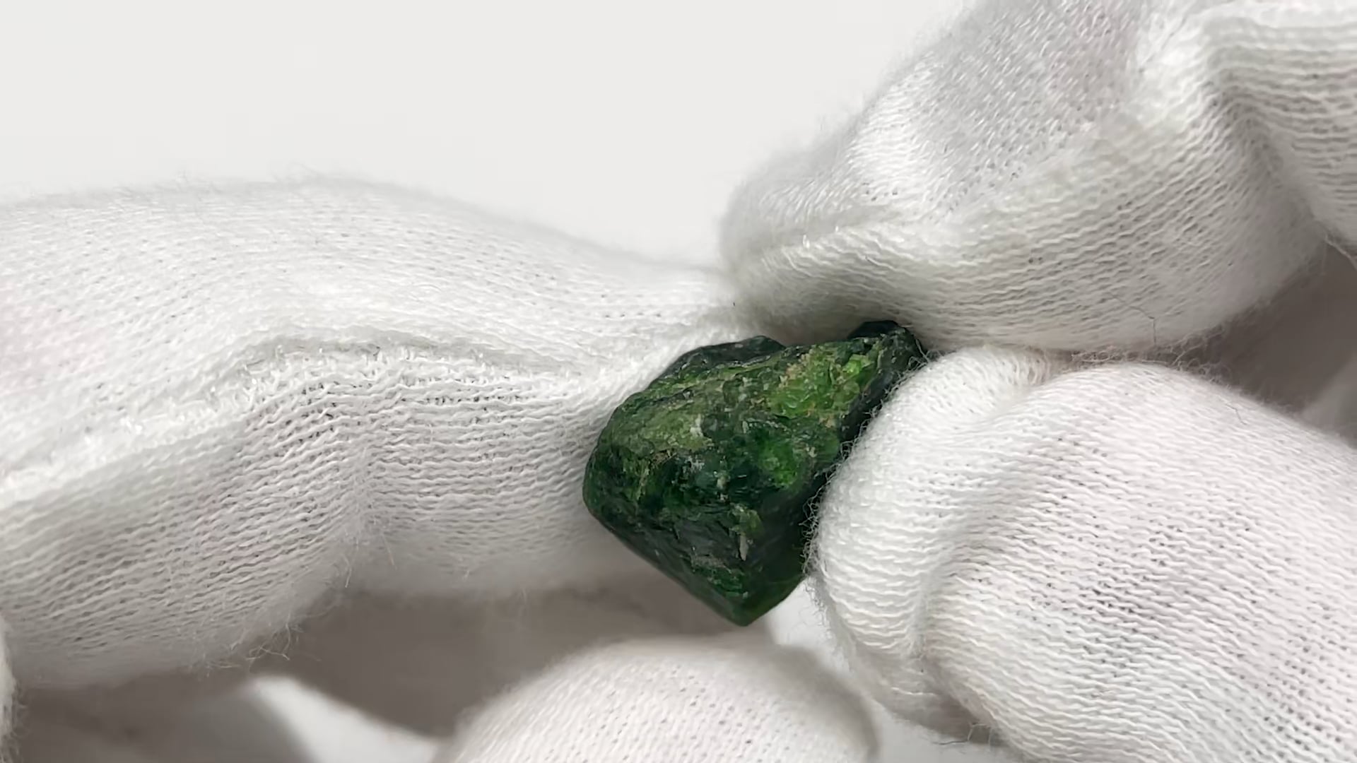 クロムダイオプサイド ミニ原石 No.20【1点もの】/ 78-18 DP-20 on Vimeo