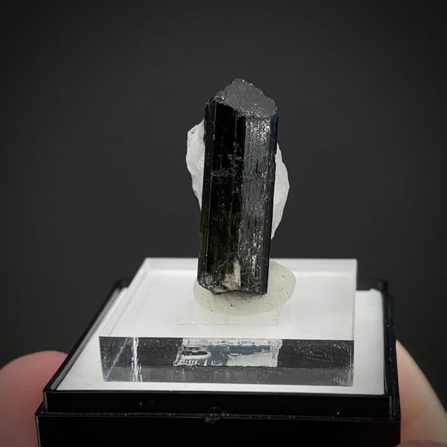 Canadian Tourmaline on Quartz | Leduc Mine, Val-des-Monts, Outaouais ...