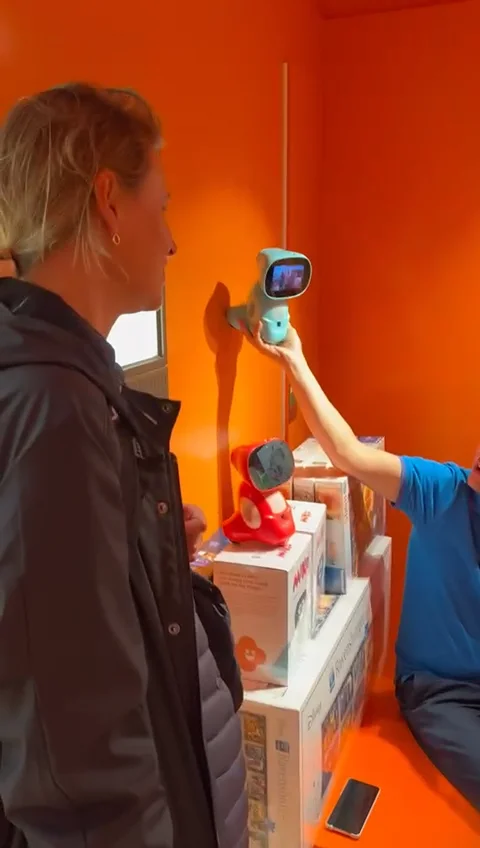 Freeze Dance try in Harrods on Vimeo