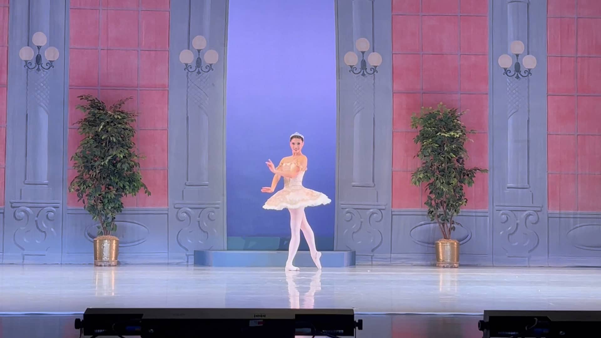 Natalie as Aurora on Vimeo