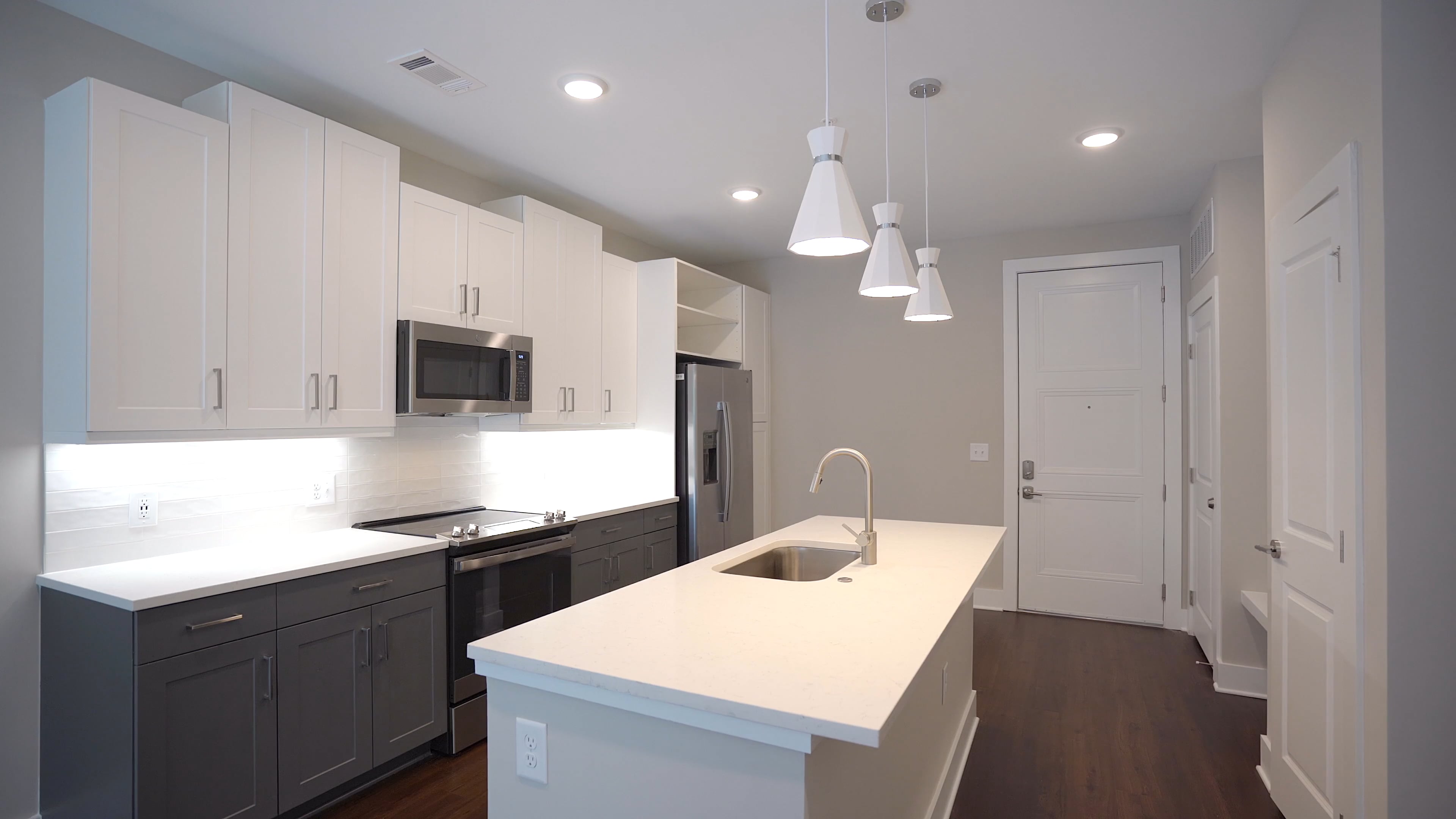 Broadstone Pullman 1 Bedroom Unstaged Digital Ad on Vimeo
