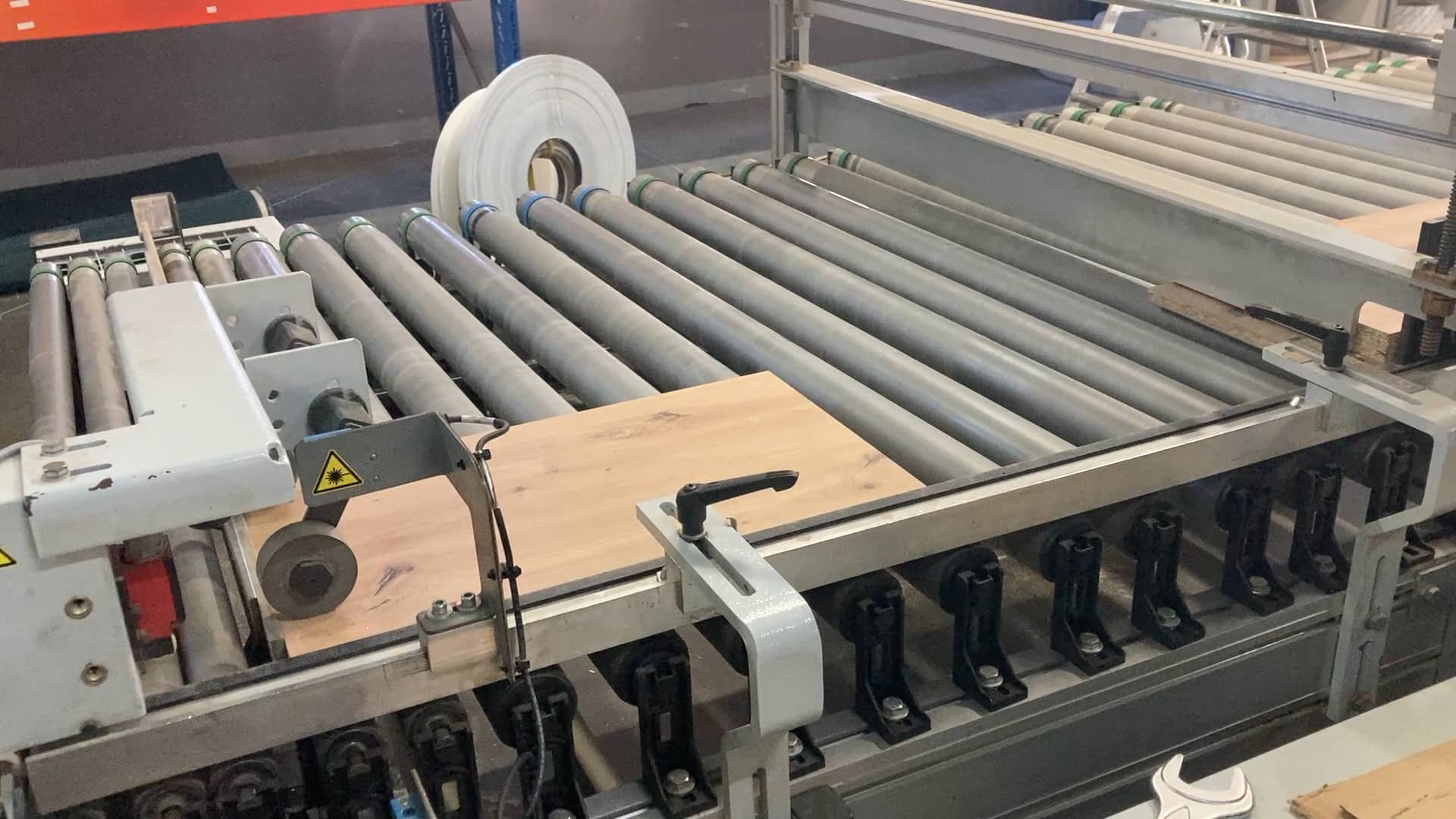 4-sides HOMAG Edge Banding Line KFL 325+326 on Vimeo
