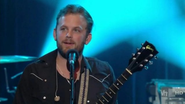 Caleb telling the Story behind each Song | VH1 Storytellers | The ...