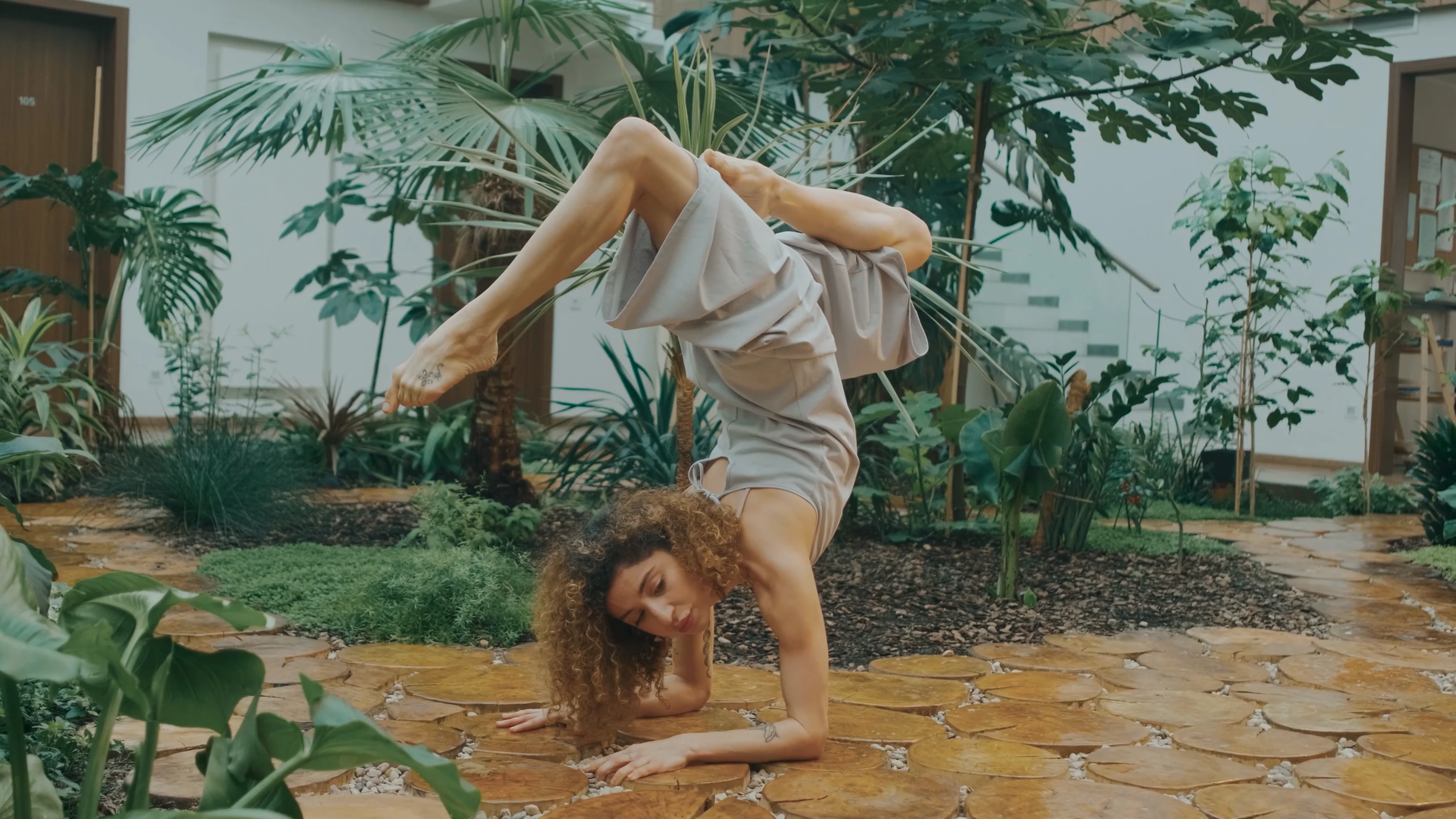 Woman Doing Extreme Yoga on Vimeo