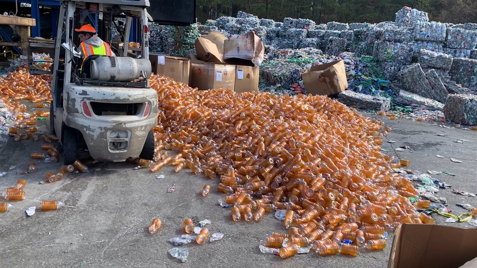 Bottle loading - Indorama on Vimeo