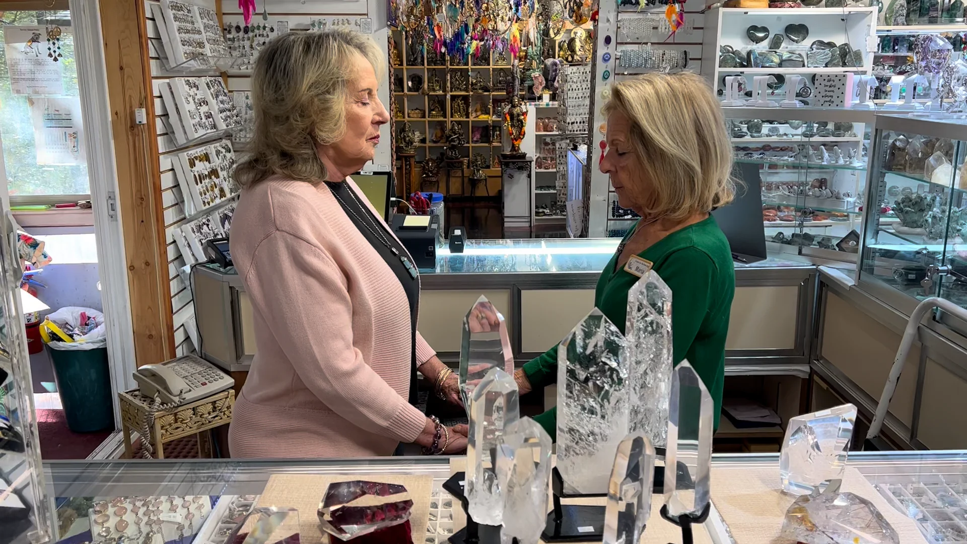 Anita & Maria on Gemstones - Qrystal Qlear Quartz Anita & Maria on Vimeo