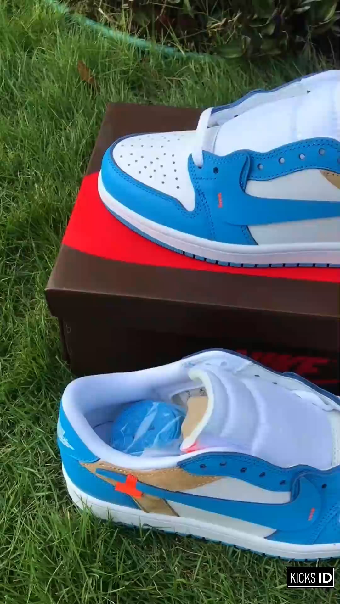 Travis Scott x Air Jordan 1 Low UNC CZ0790-148 on Vimeo
