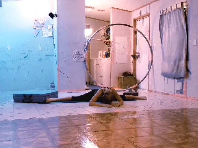 Justaclip straddle splits on Vimeo