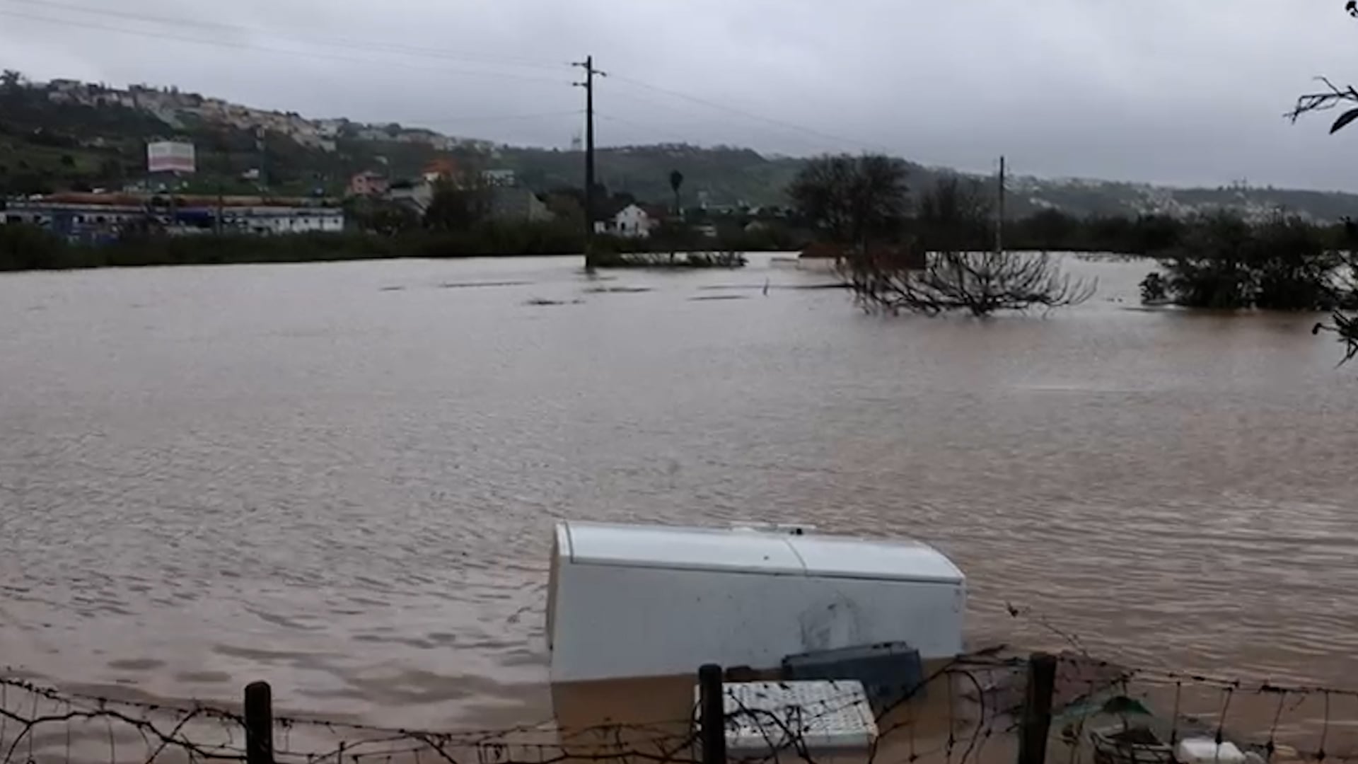 Inundações em Loures deixam oito desalojados | Vídeo | PÚBLICO