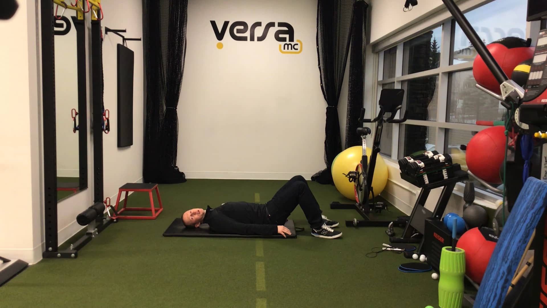 Eccentric hip Flexion (no resistance) on Vimeo