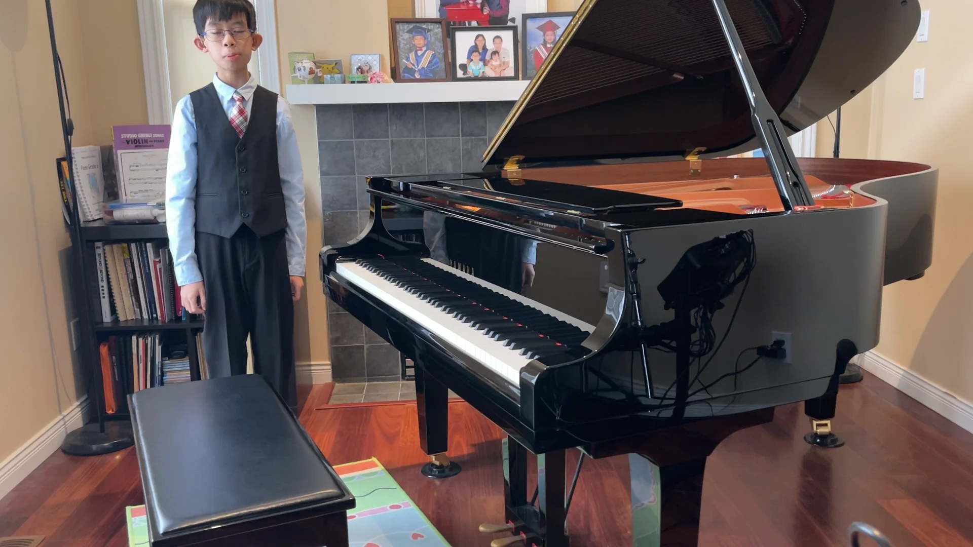 Keegan Loo - INTERMDIATE - Level 8 - Little Prelude in E Major - J.S ...