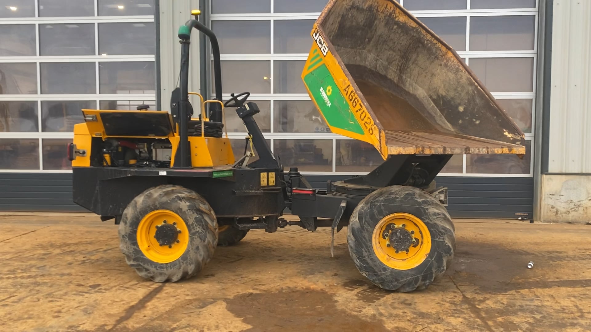JCB 6 Ton Swivel Skip Dumper - Leeds January 23 on Vimeo