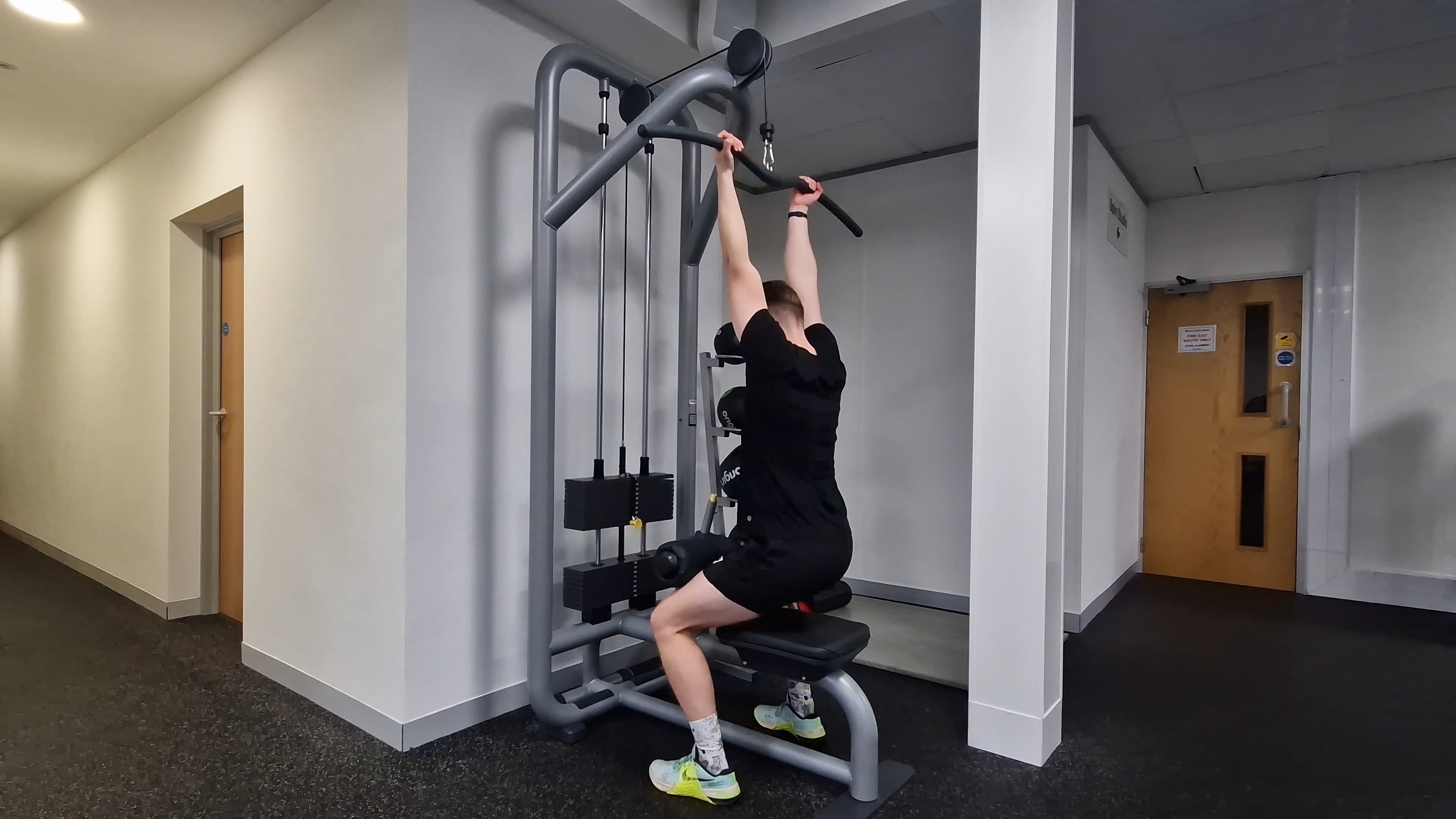 Underhand Lat Pulldown on Vimeo