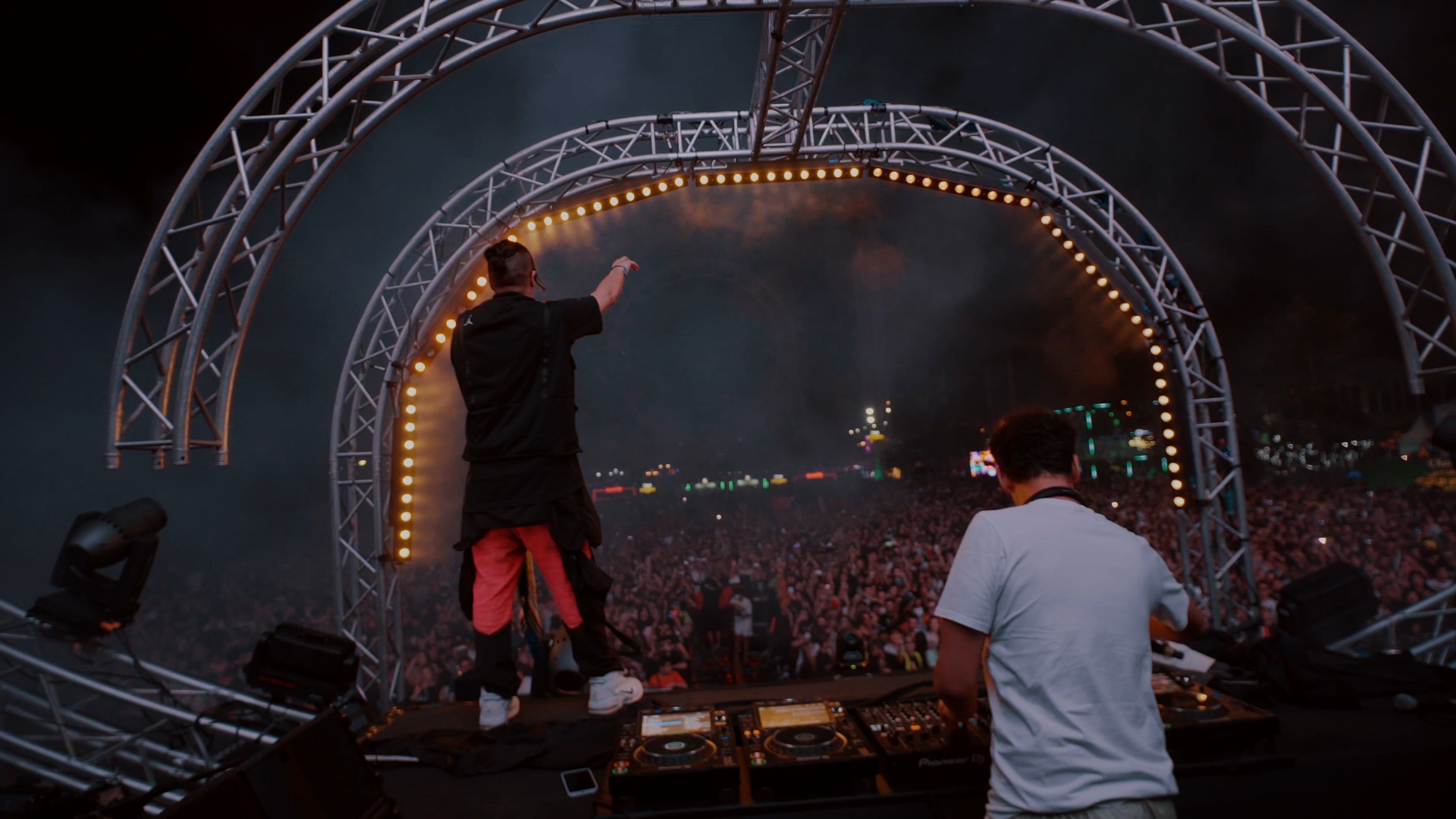 CESQEAUX X AFROJACK AT NEON COUNTDOWN 2022 on Vimeo