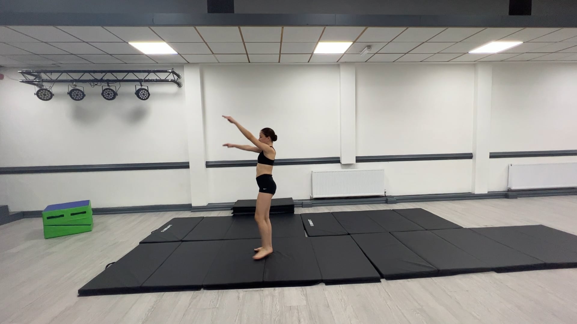 Switch Aerial - Needle kicks with arm swing