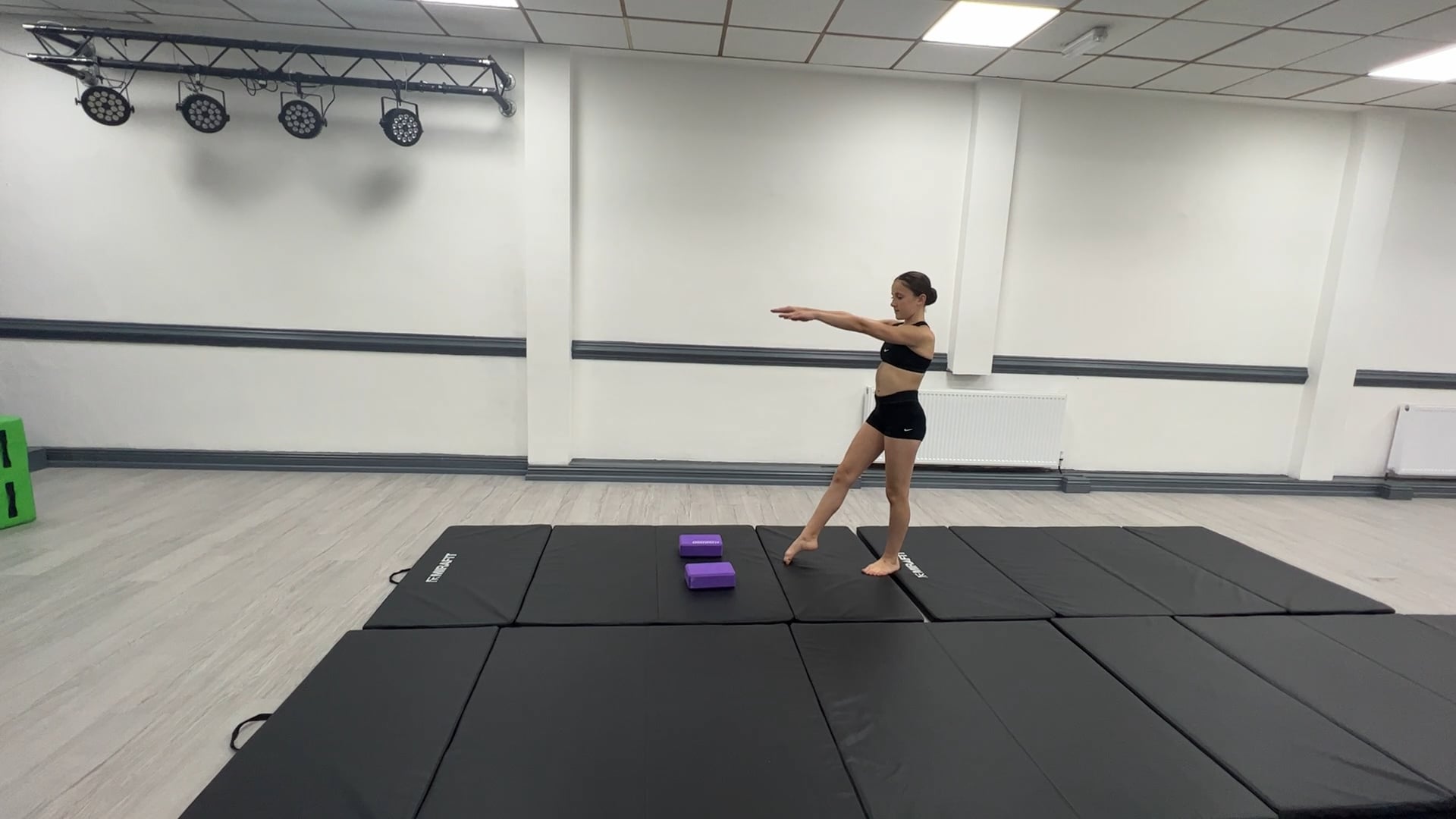 Walkover to Splits - Handstand cut through on blocks