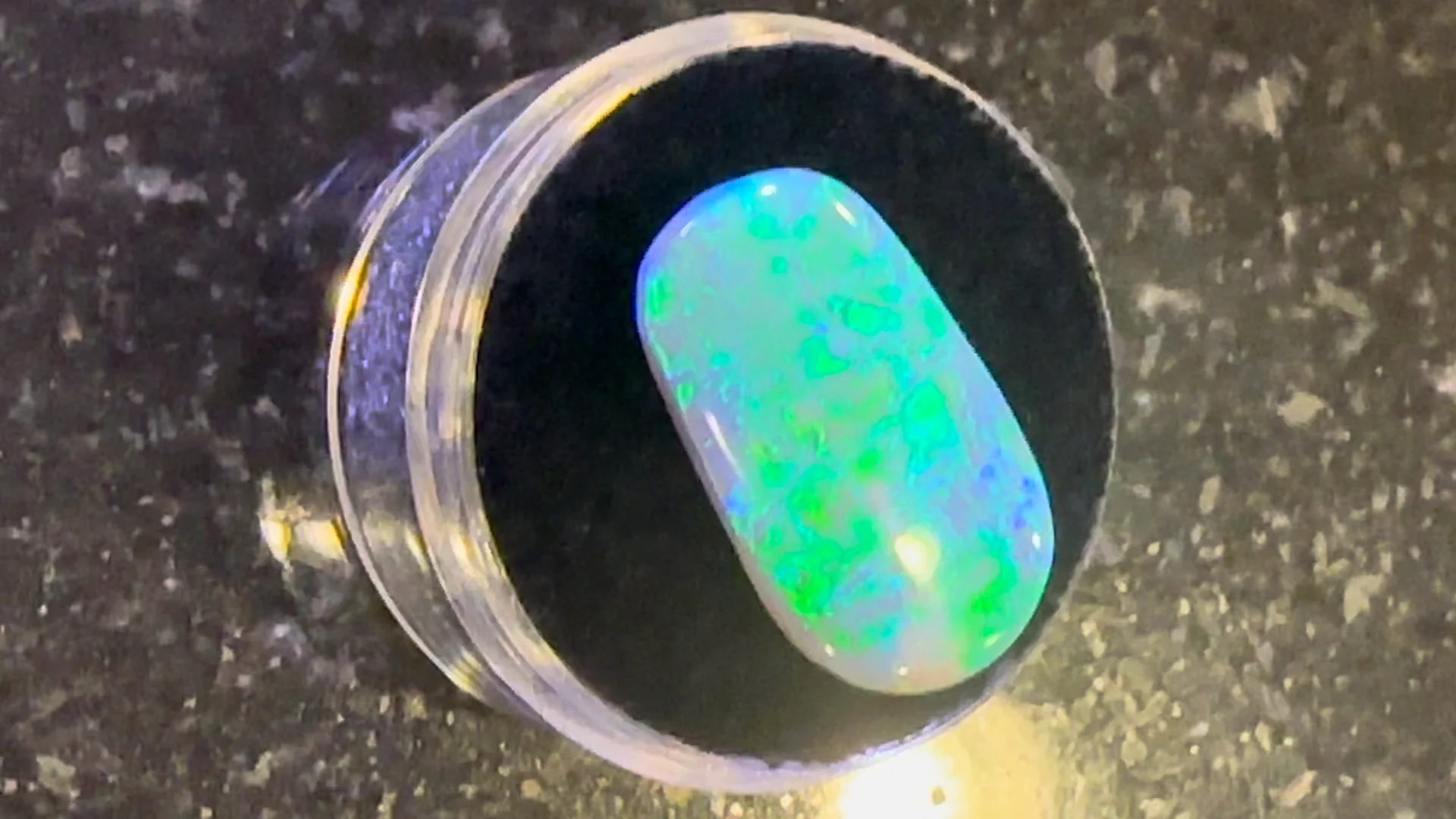 Flashy Green Lightning Ridge on Vimeo