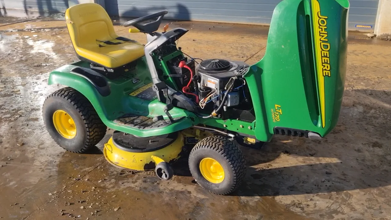 John Deere LT170 - Leeds January 23 on Vimeo