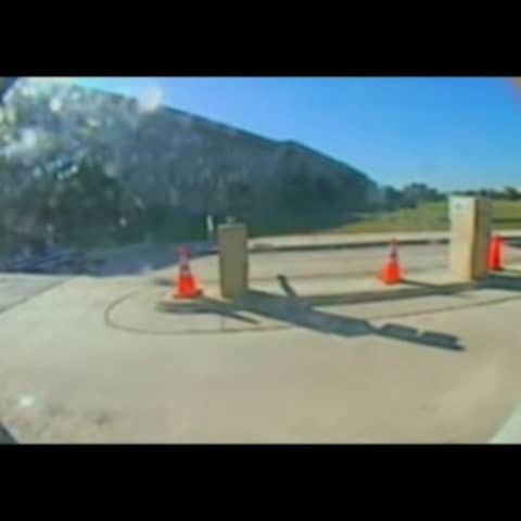 redditsave.com_pentagon_911_attack_this_was_recorded_on_security-v7rsz1umzzba1.mp4 on Vimeo