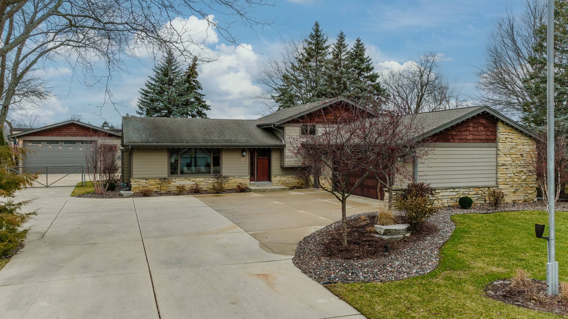 7338 W Wind Lake Rd on Vimeo