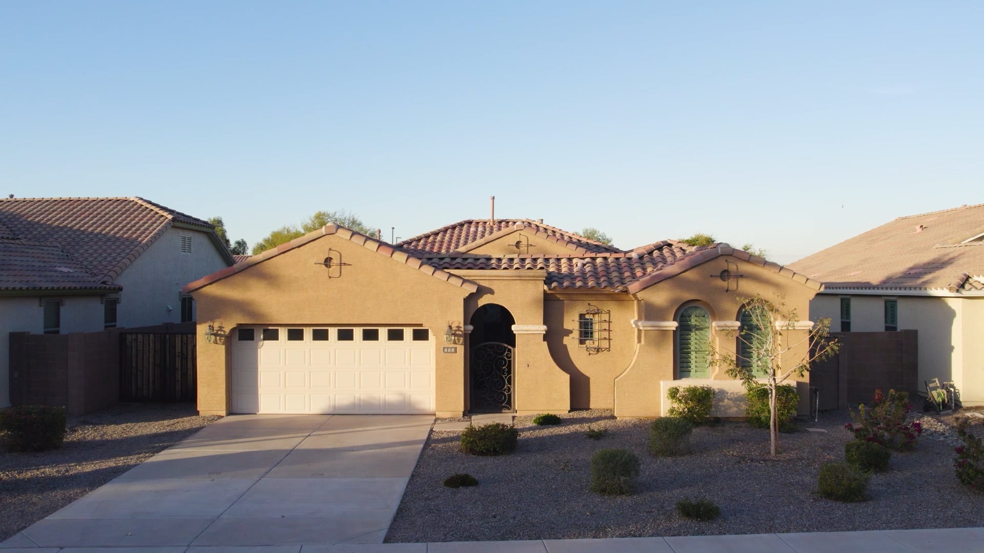 668 East Raven Way | Gilbert, AZ 85297 | Aerial on Vimeo