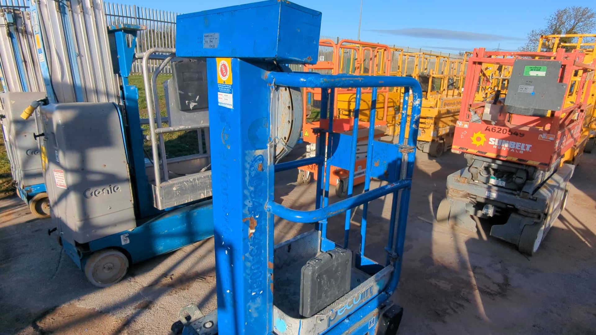 Power Towers Pecolift Wheeled Access Platform - Leeds January 23 on Vimeo