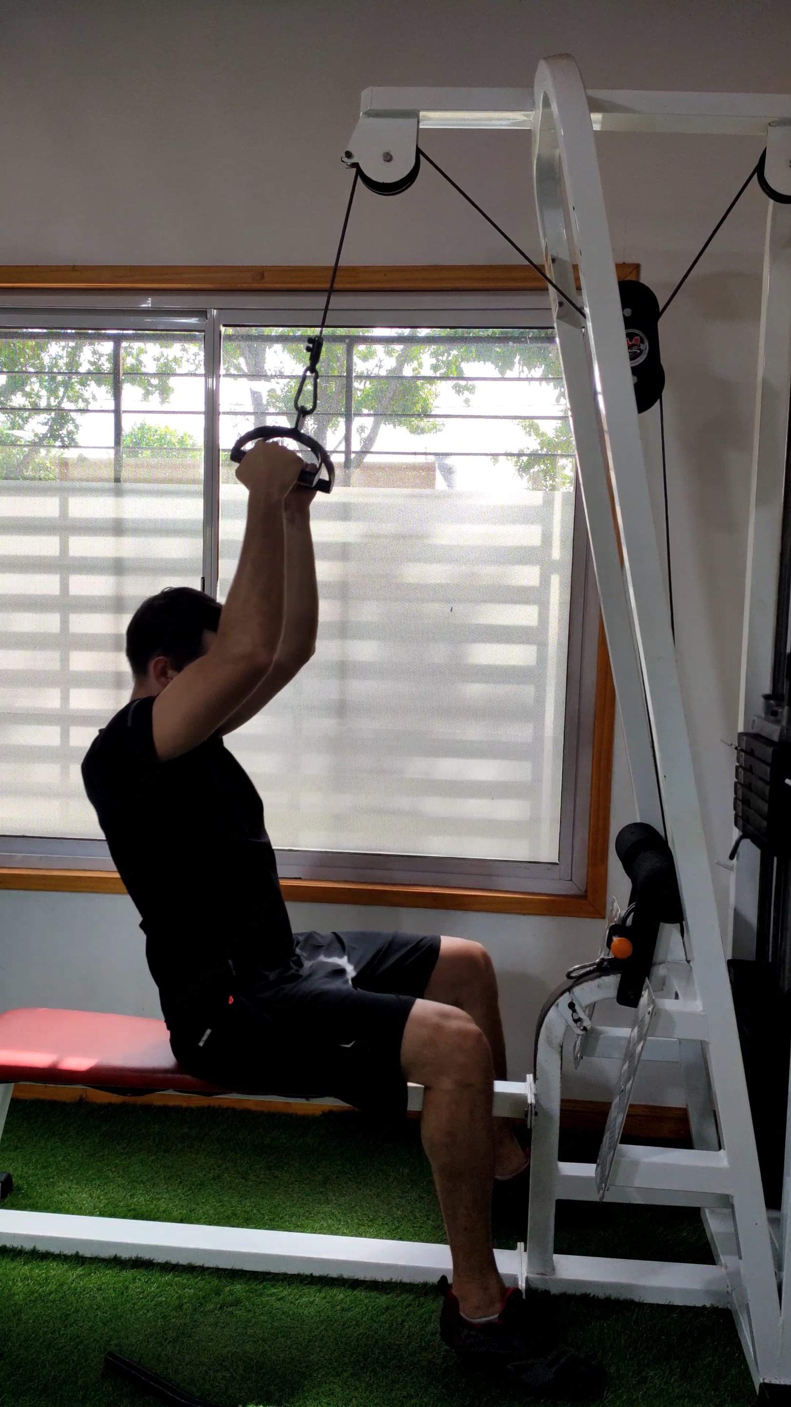 Tirones en polea toma neutra on Vimeo