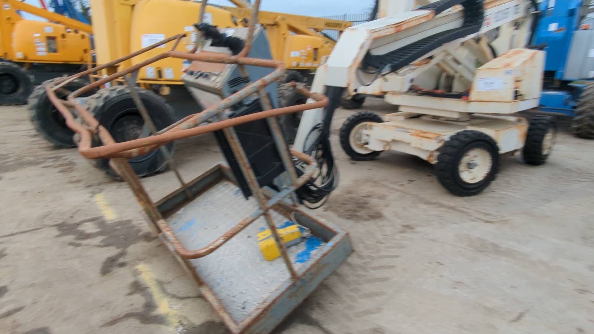 Simon BOXER 170E 4x2 Wheeled Articulated Boom Lift Access Platform ...