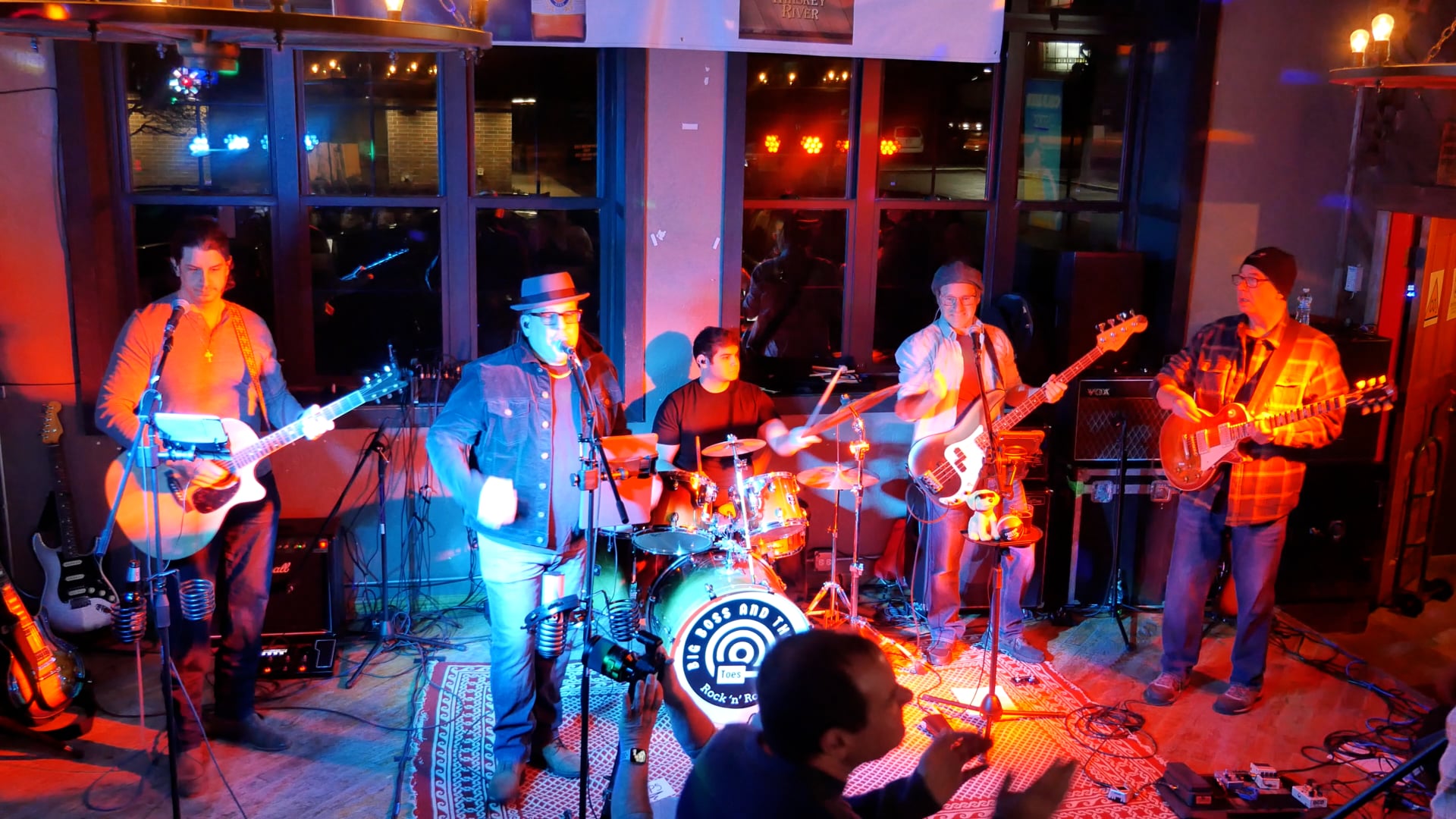 Rock 'N' Roll Band Playing Live Music - Big Boss and the Toes