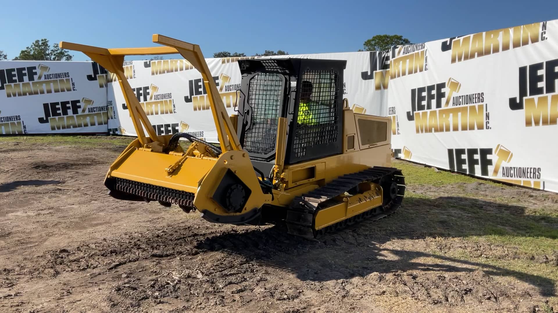 RAYCO C85RFM CRAWLER SHREDDERMULCHER on Vimeo