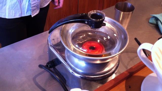 Cona Siphon @CustomsBrewBar on Vimeo