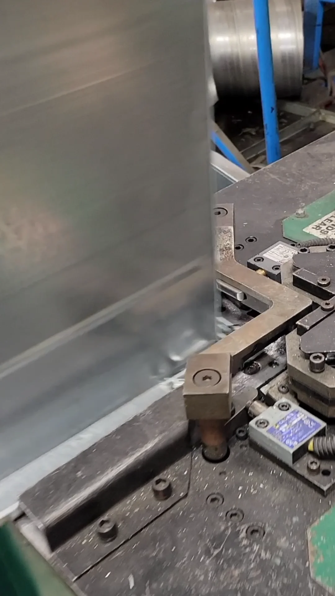 Vicon Single Head Corner Machine on Vimeo