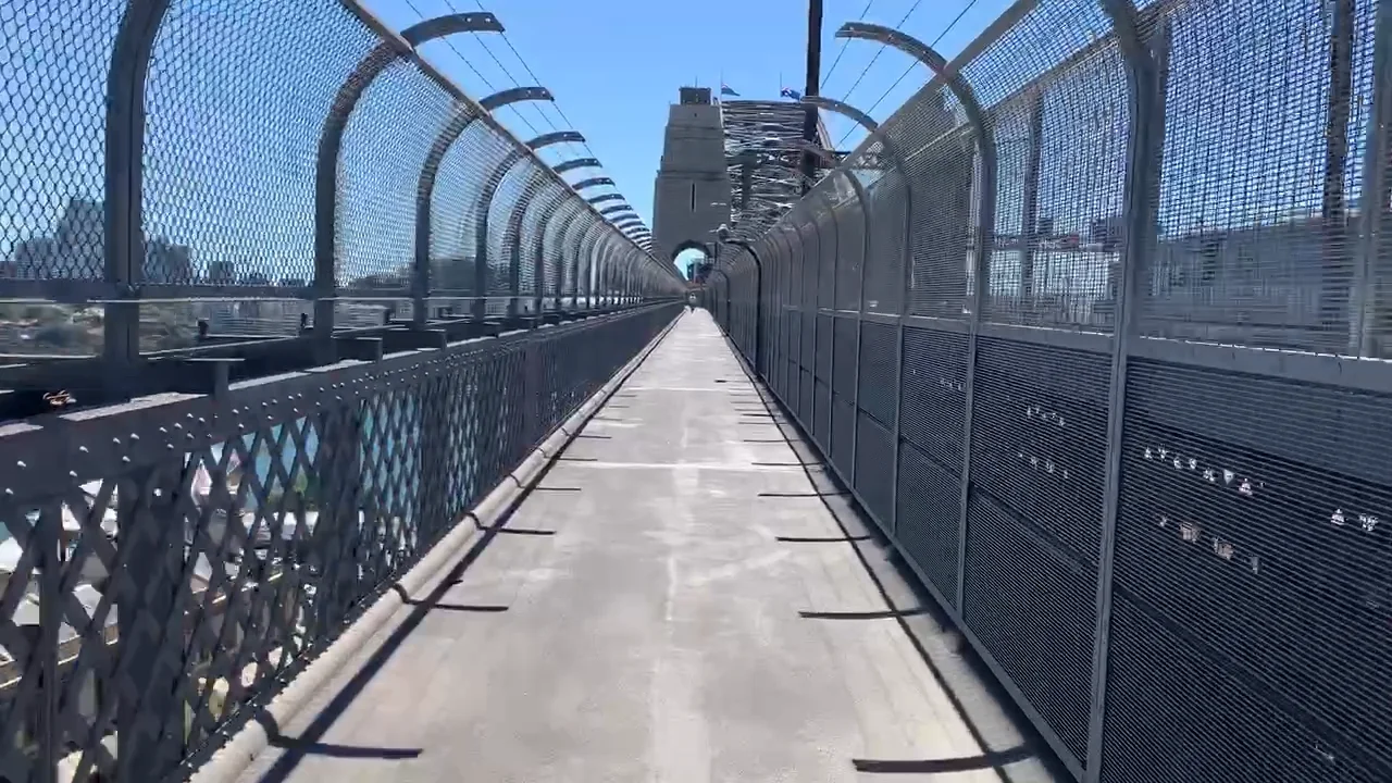Sydney Classis Bike Tour with Bonza Bikes across the Bridge on Vimeo
