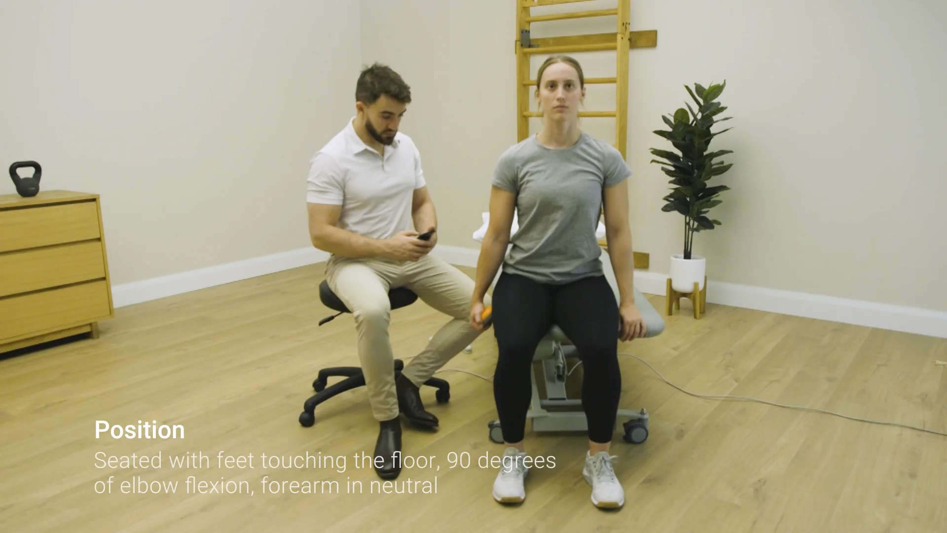 VALD DynaMo Lite Hand Grip Squeeze - Sitting Strength Test