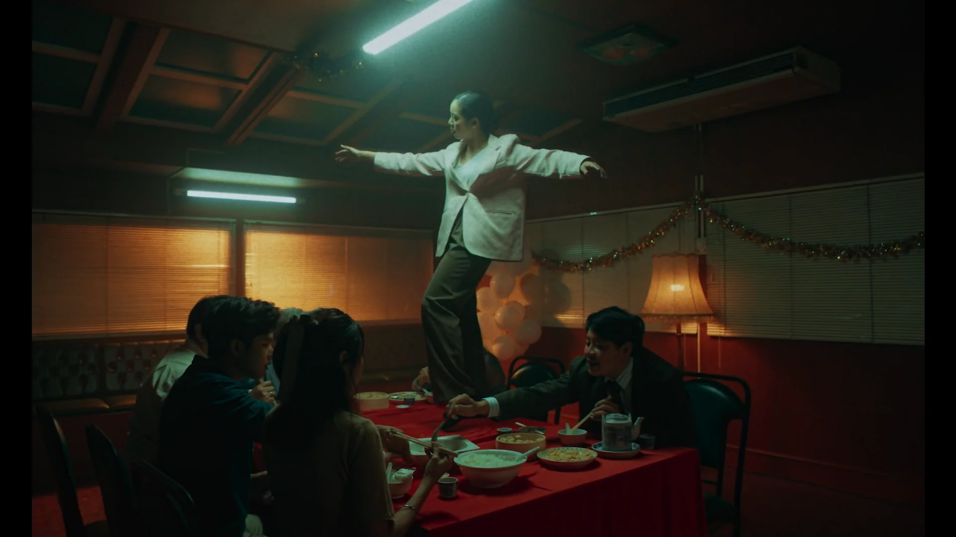 [DIR] _LESS | DON'T YOU EVEN CRY (MUSIC VIDEO)