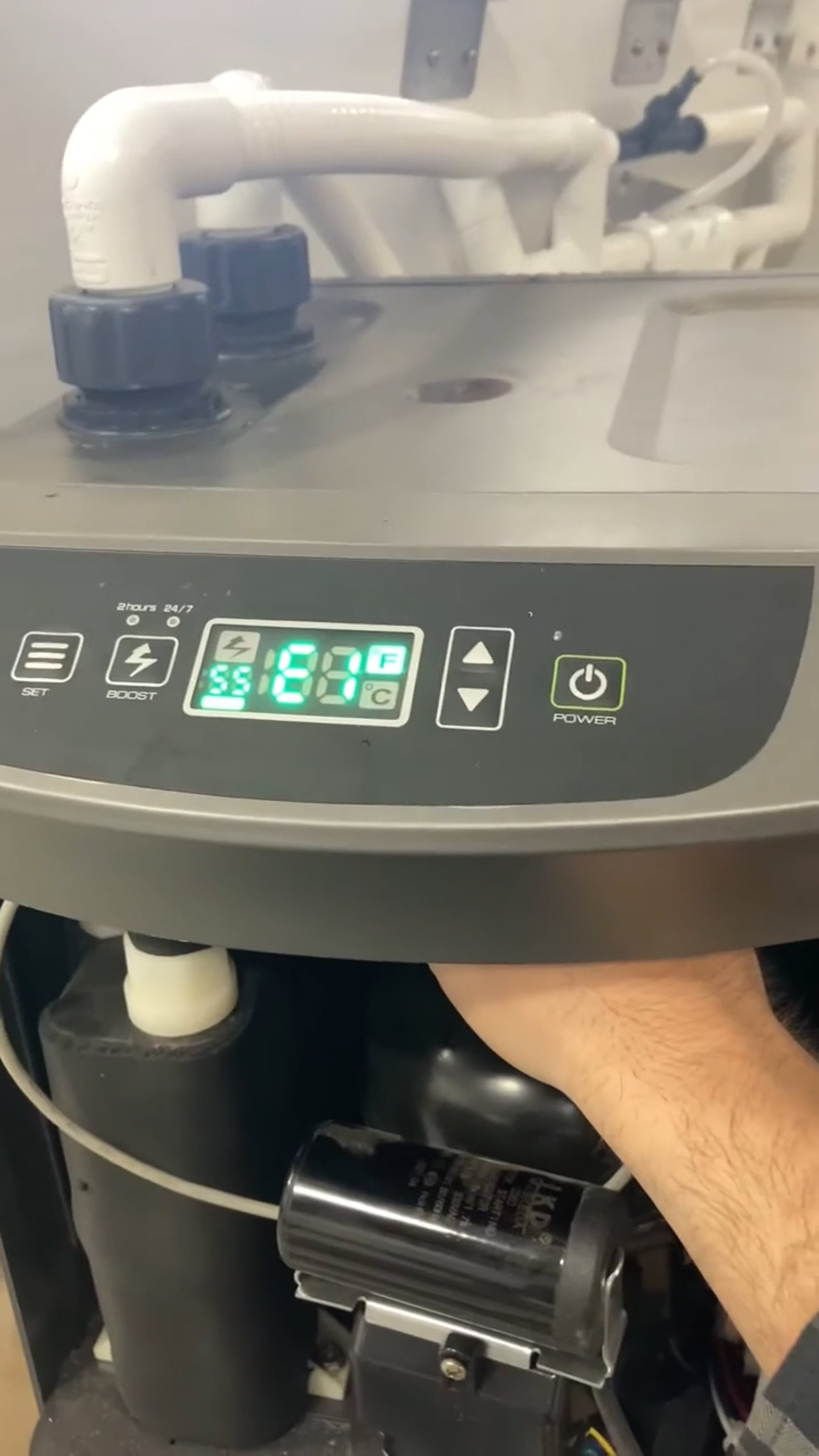 Chiller E01 Temperature Probe Reset | Videos & Movies on Vimeo