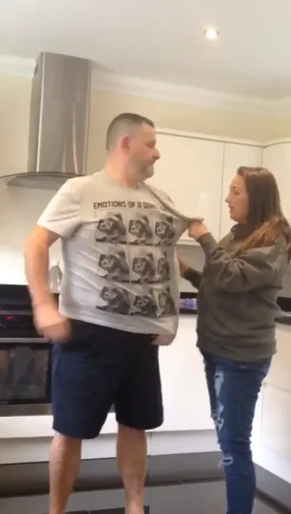 Arms stuck in T-shirt prank[HD,1280x720,Mp4].mp4