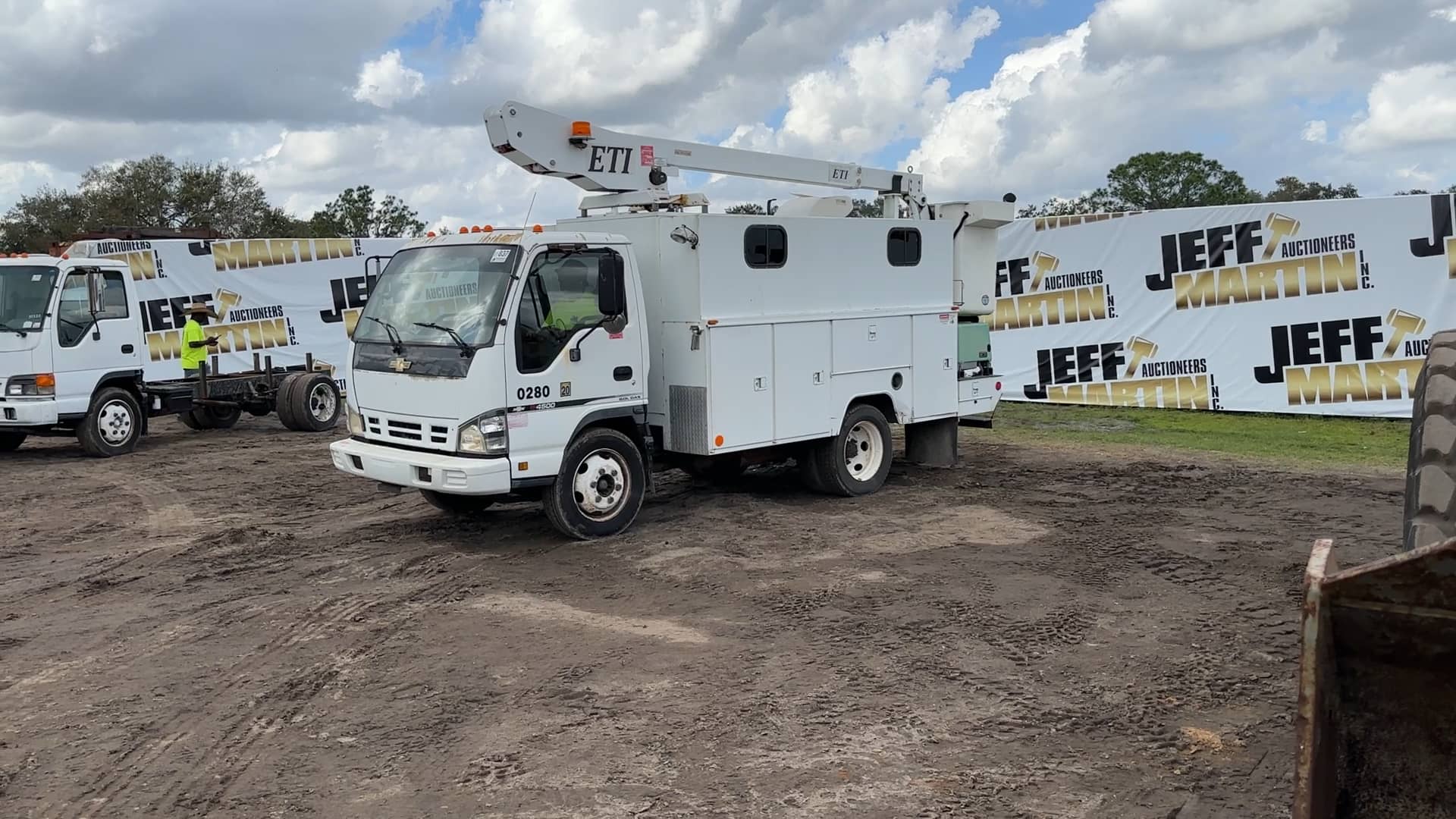 2007 CHEVROLET W4 SA BUCKET TRUCK VIN 4KBC4B1U27J803125 on Vimeo