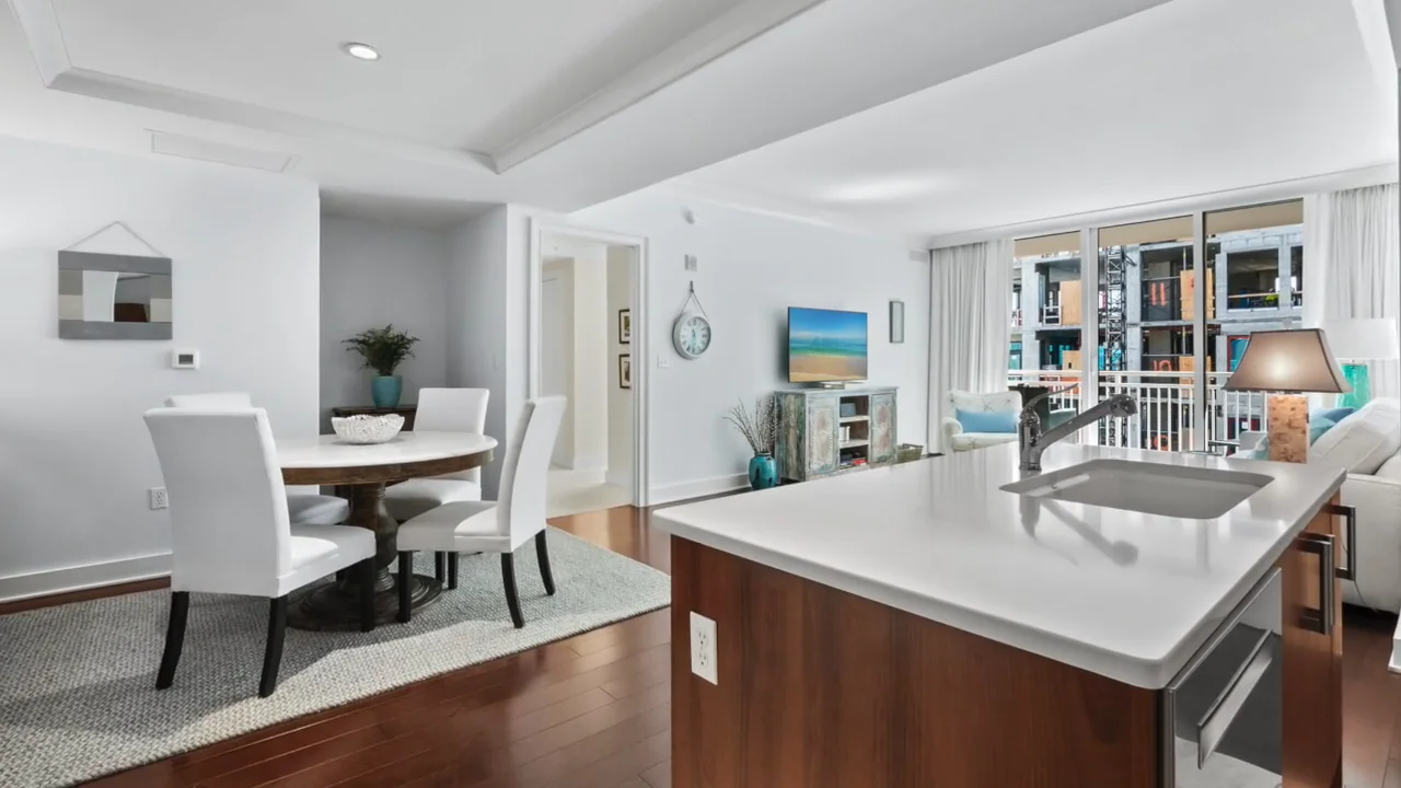 1350 Main St #1203 on Vimeo
