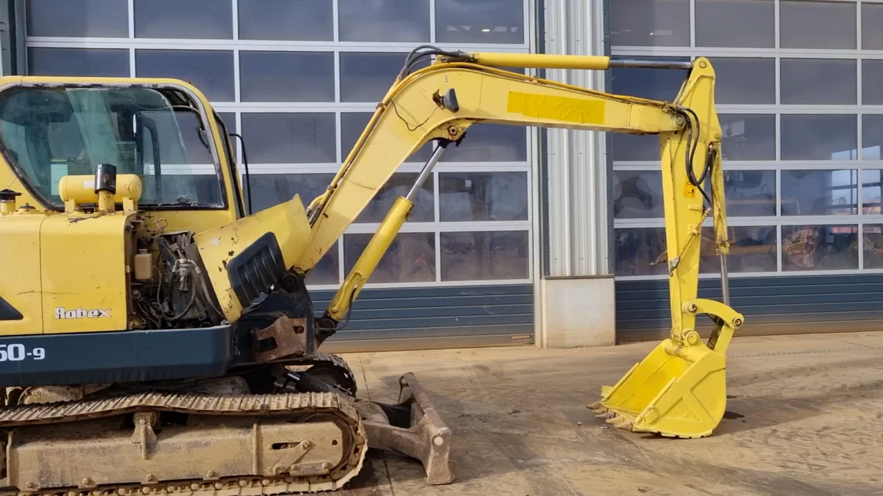 Hyundai R60-9 - Leeds March 23 on Vimeo