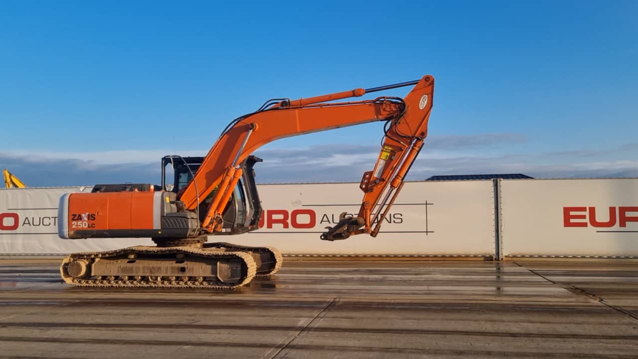 Hitachi ZX250LC-3 - Leeds March 23 on Vimeo