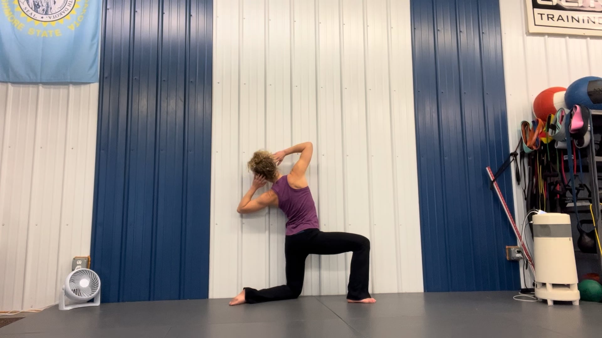 Half kneeling wall angel with rotation on Vimeo