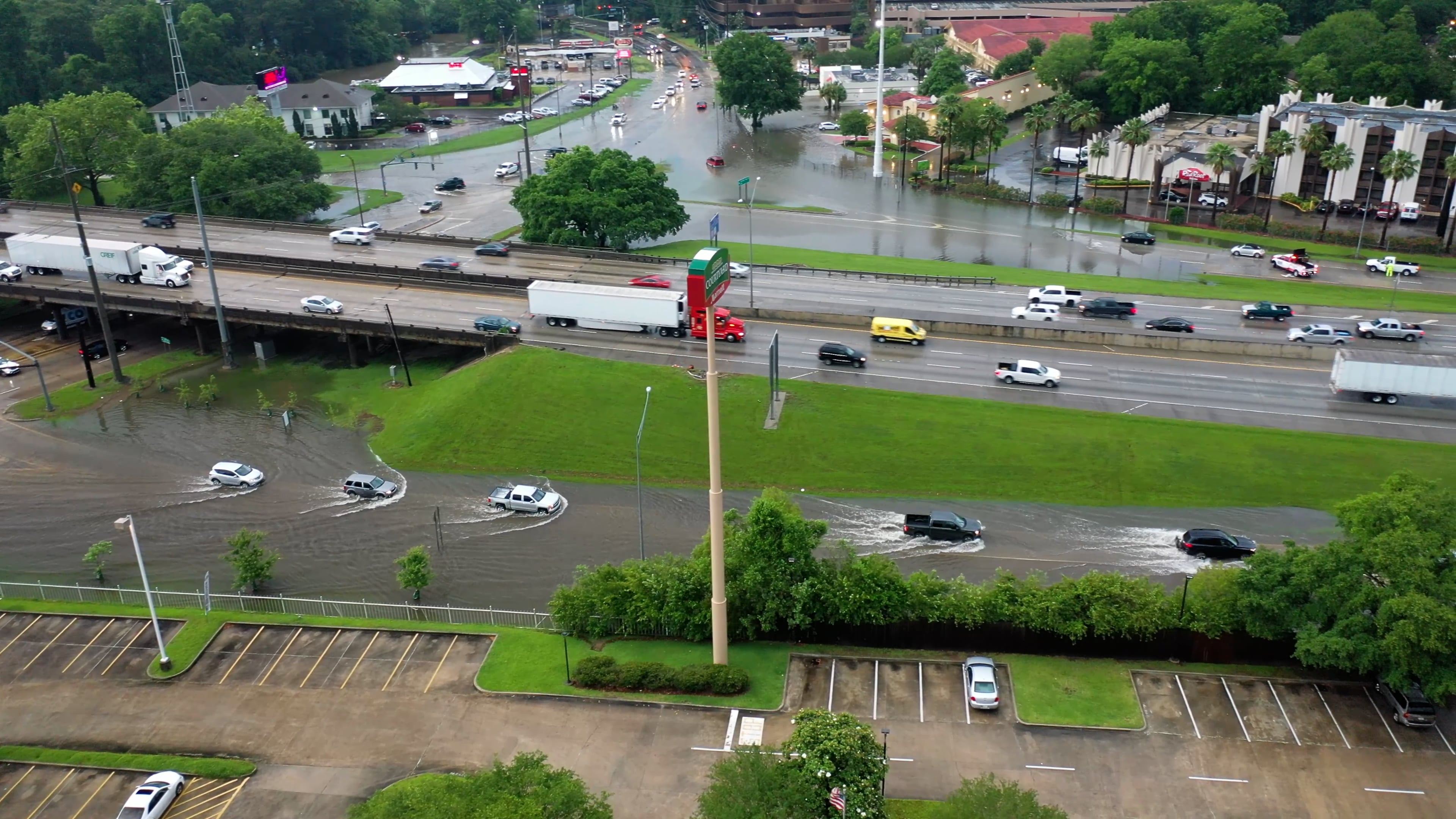 5-9-2019 Baton Rouge, La Prius drives around barricades, water rescue ...