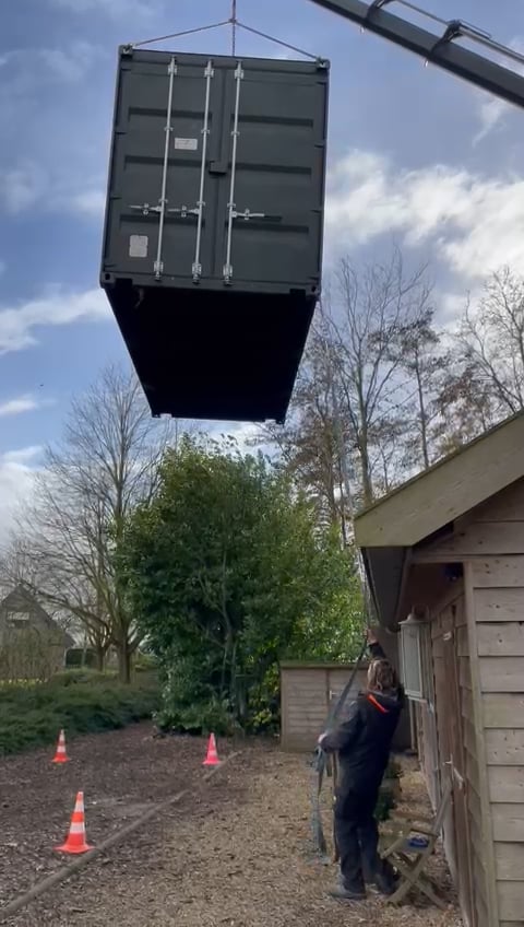 W21-VIDEO-container over schuur plaatsen.mp4 on Vimeo