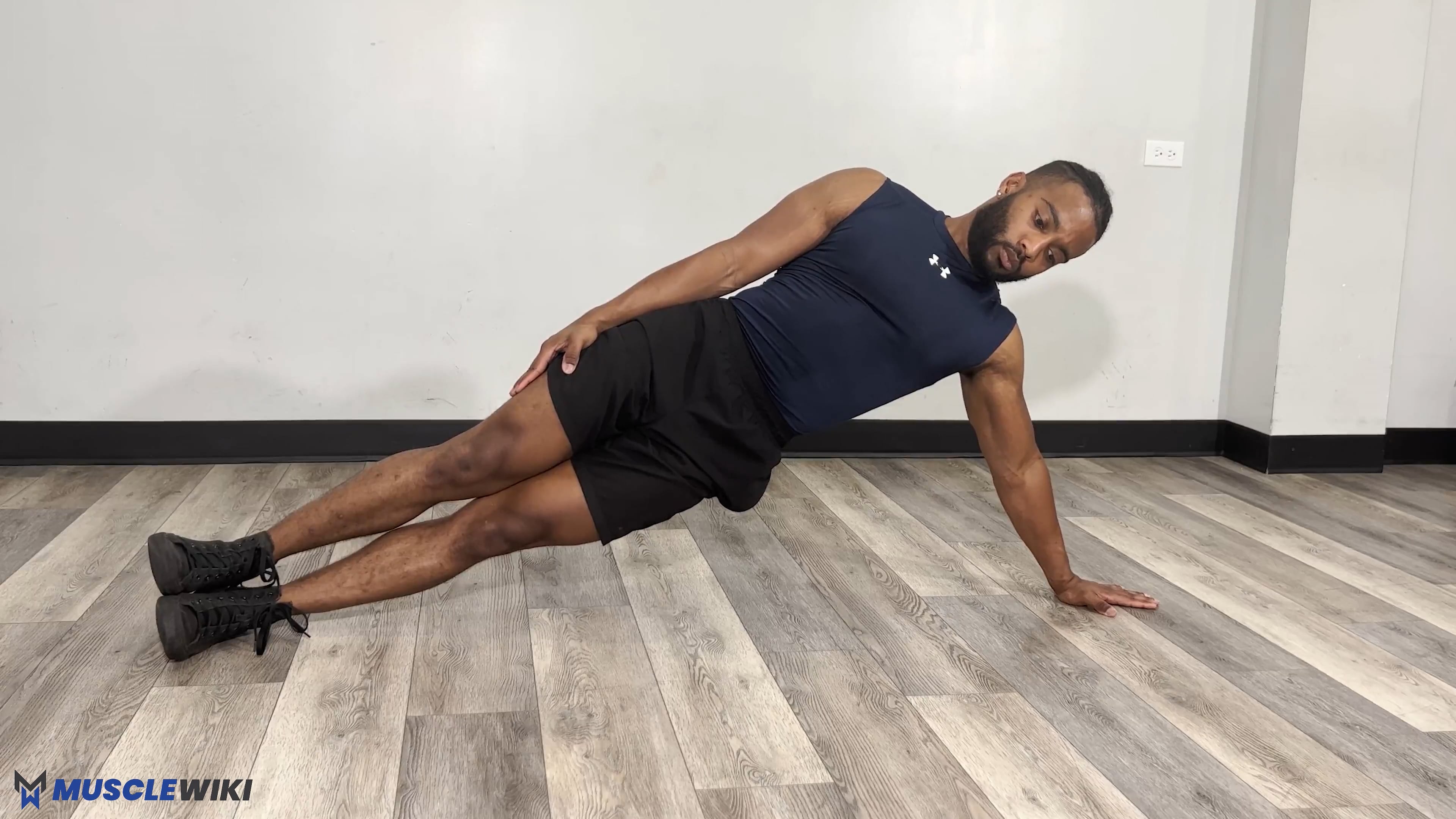 male-bodyweight-hand-side-plank-front on Vimeo