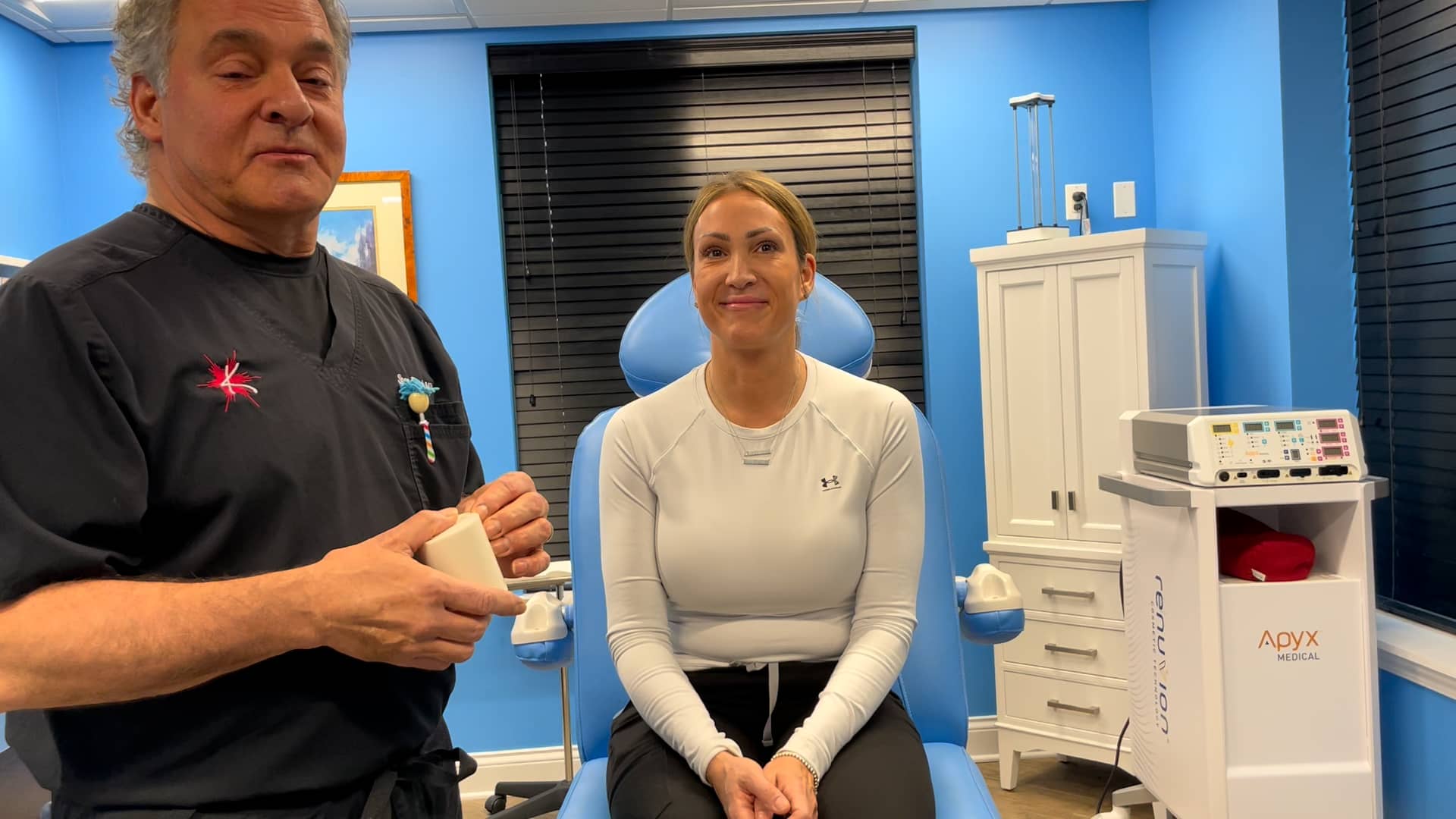 Dr. Kovak explains how to properly apply a head wrap after VLR Jawline ...